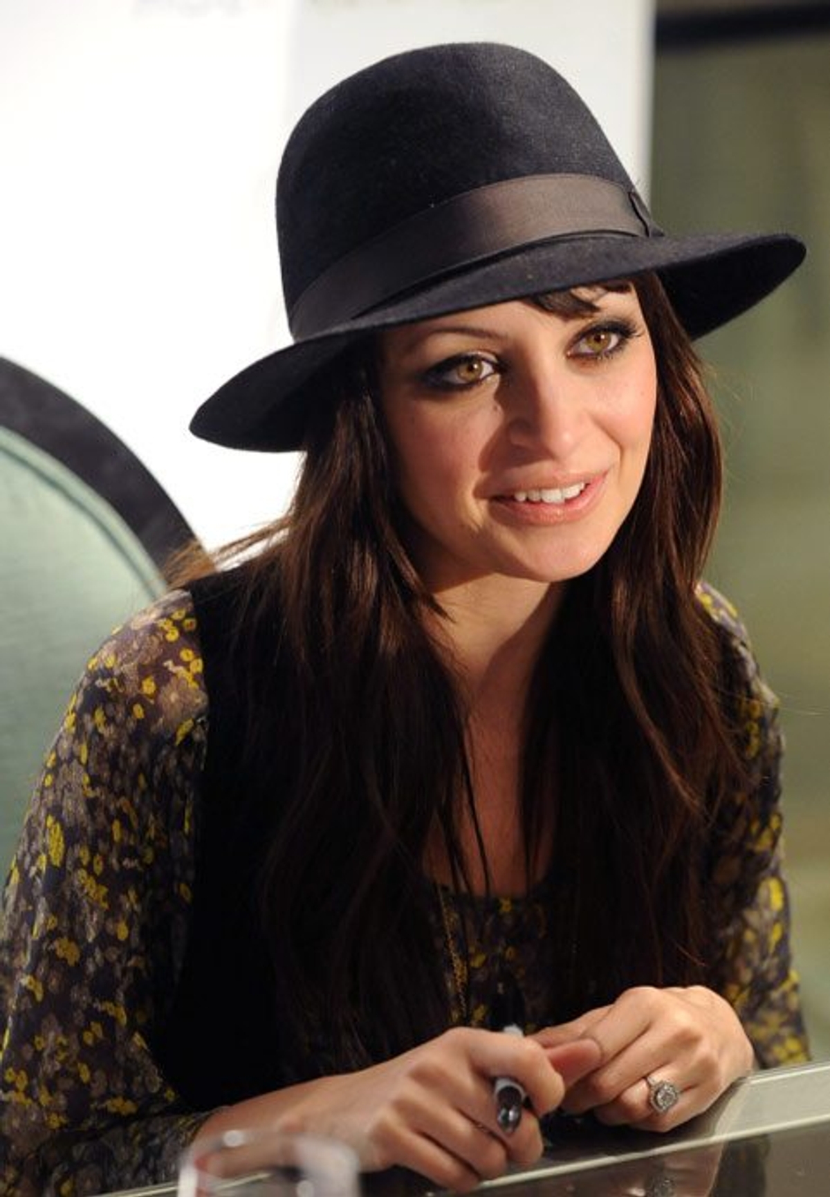 Montreal: Nicole Richie promotes clothes, thrills fans, at Holt Renfrew ...