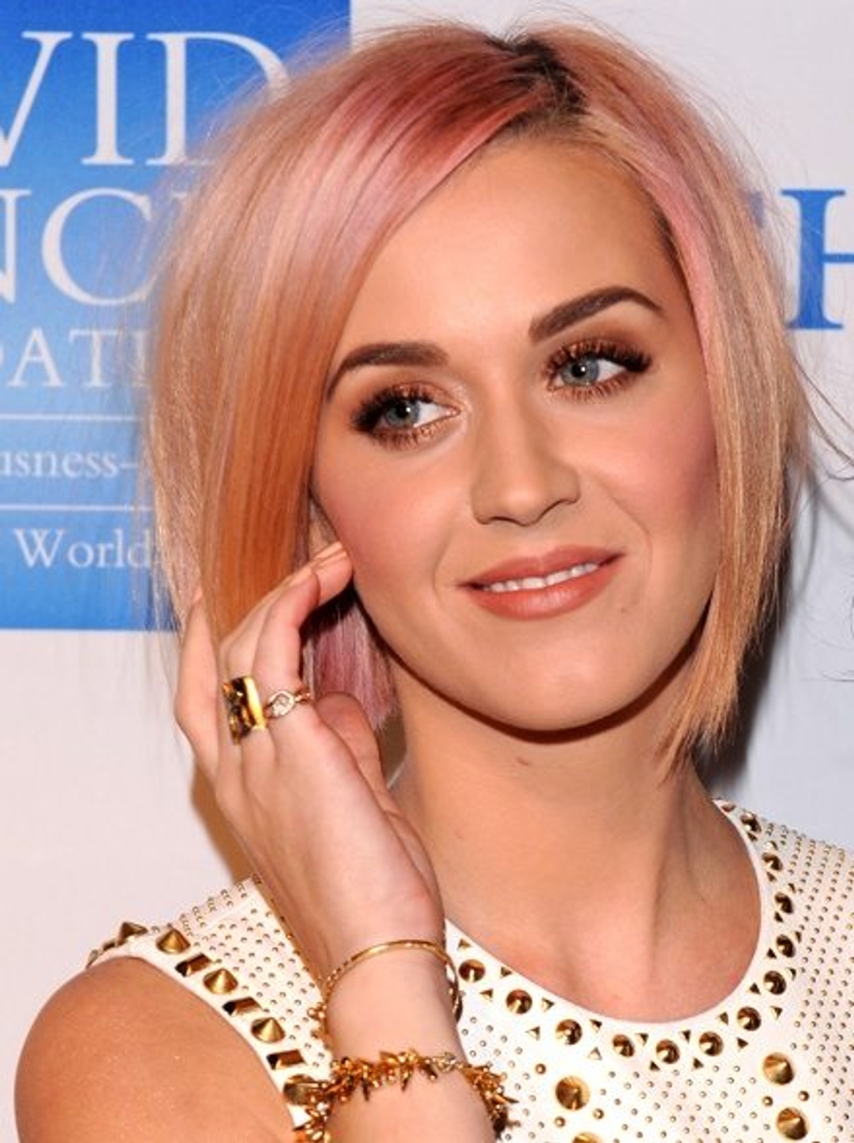 5 thoughts on Katy Perry’s new peachy-pink bob (and makeup to match ...