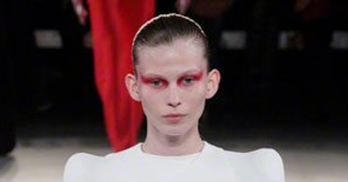 Peplumed waists and squared shoulders: Fashion’s latest erogenous zones ...