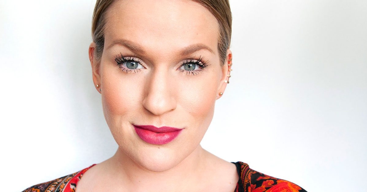 How to pull off the clumpy mascara trend IRL - FASHION Magazine