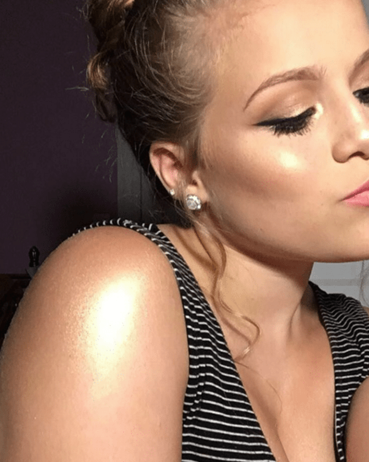 Shoulder highlight is the beauty trend you never knew you needed ...