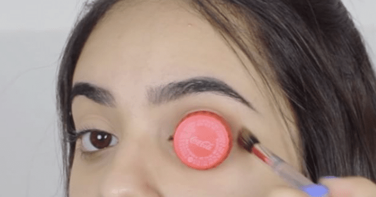 This Genius Bottle Cap Makeup Hack Will Give You the Perfect Cut Crease ...