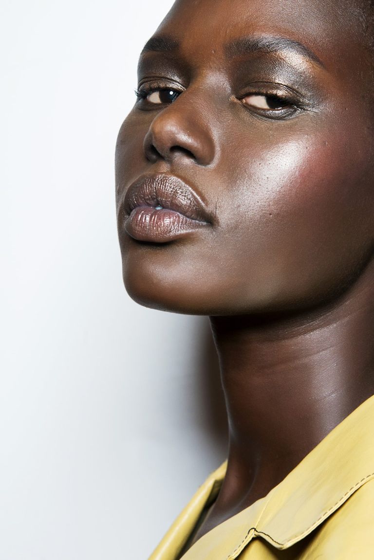 Spring 2017 Beauty Trend Report: How to Pull Off Glossy Skin - FASHION ...