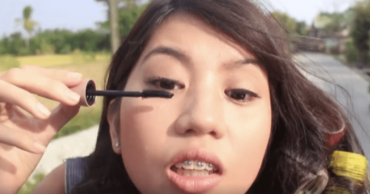 Watch This Daredevil Flawless Apply a Full Face of Makeup on a ...
