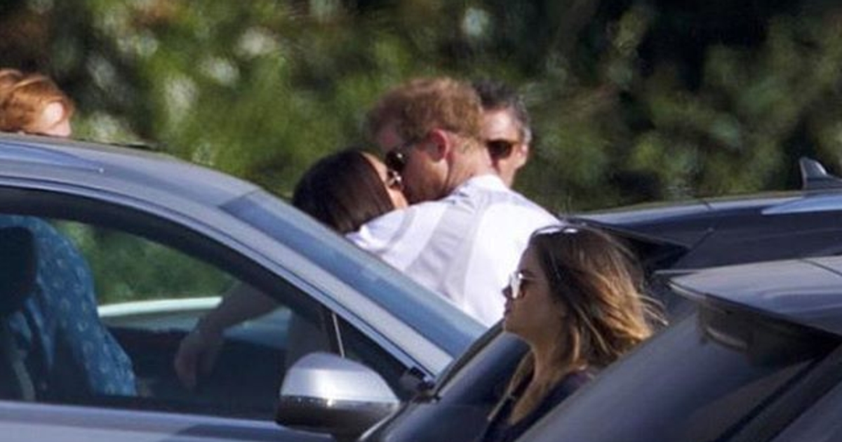 Meghan Markle and Prince Harry Share a Kiss at Their First Public ...