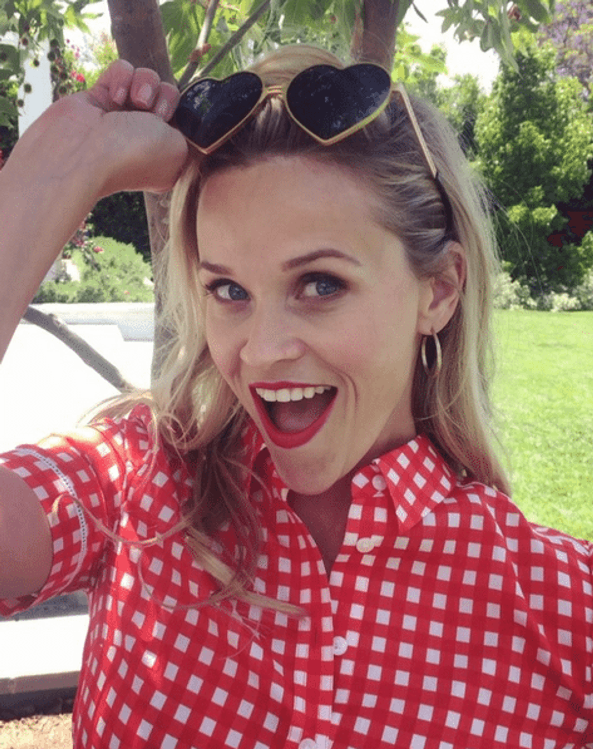 How to Rock This Retro Cool Summer Print Like Reese Witherspoon ...