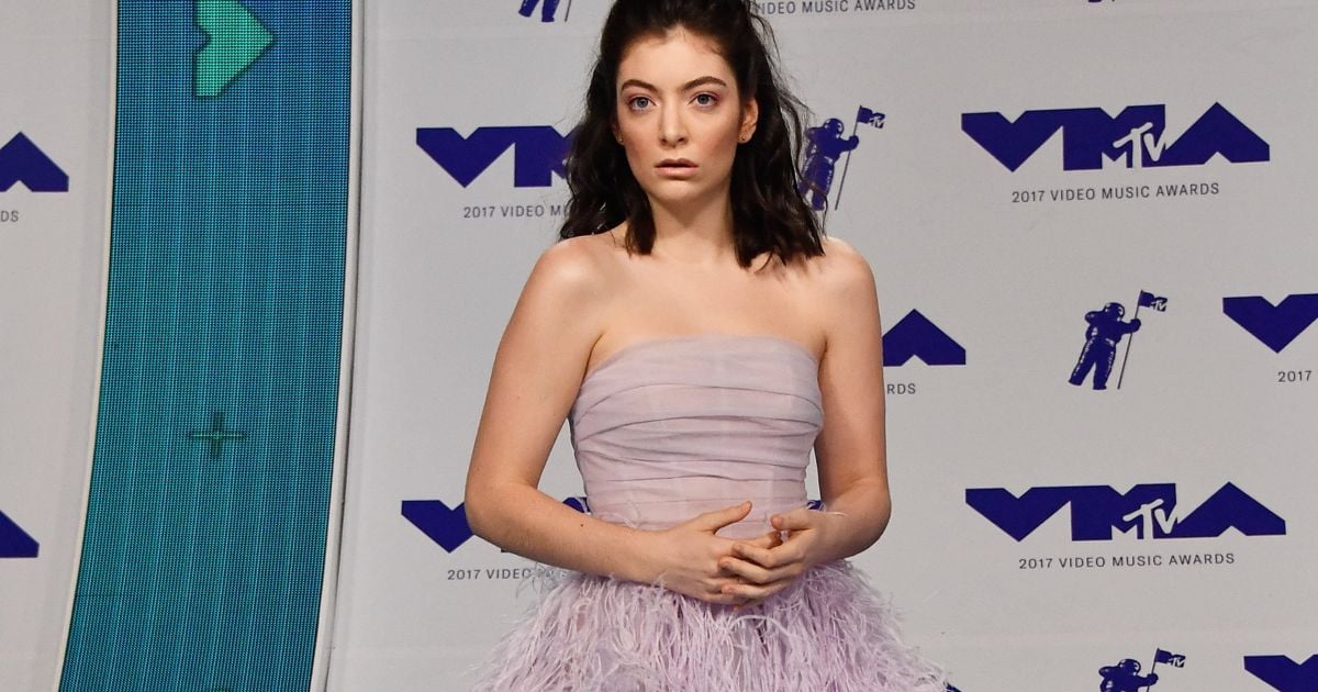 Lorde Style: Charting the Dark Fashion Sense of this Breakout Star ...