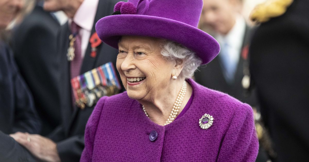 Queen Elizabeth is Going Fur-Free With All Her Future Outfits - FASHION ...