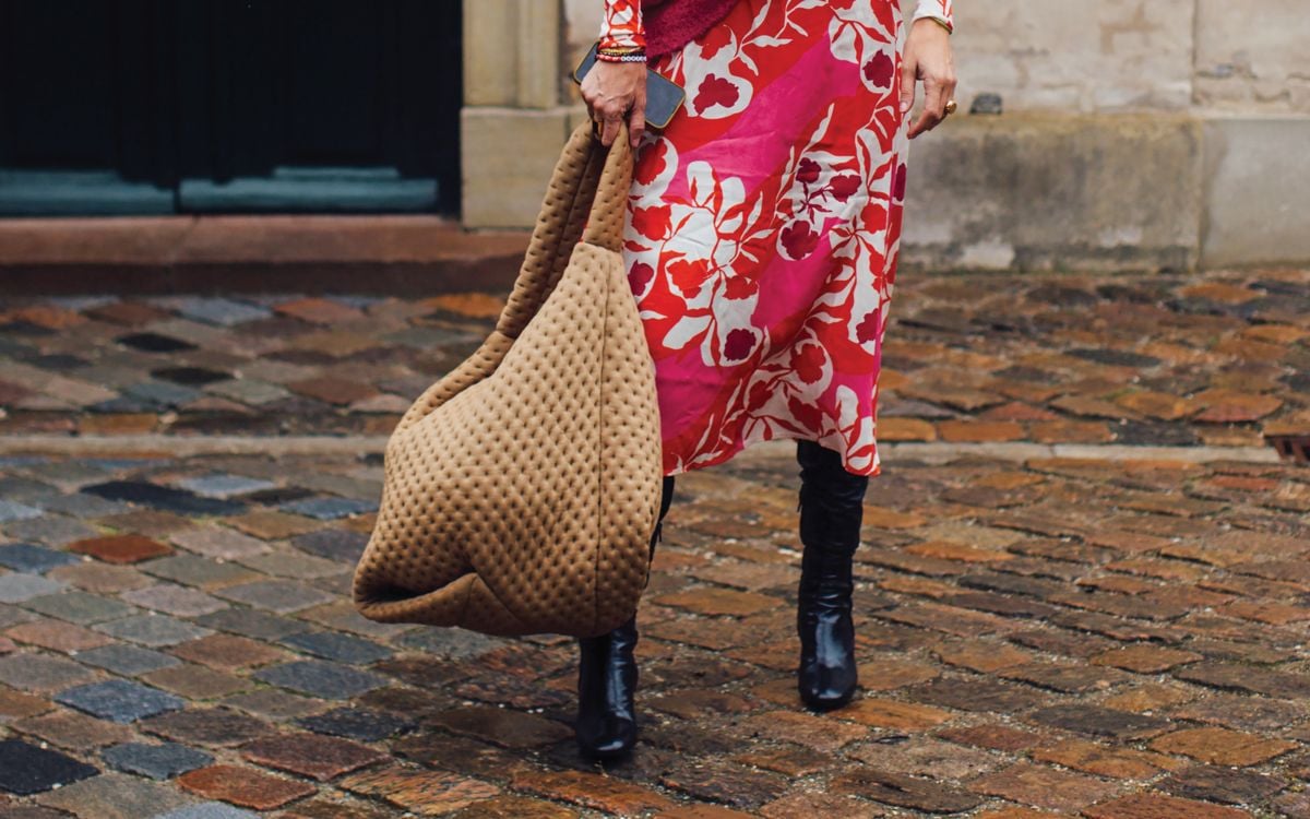 Oversized Tote Bags Are the New It Girl Accessory - FASHION Magazine