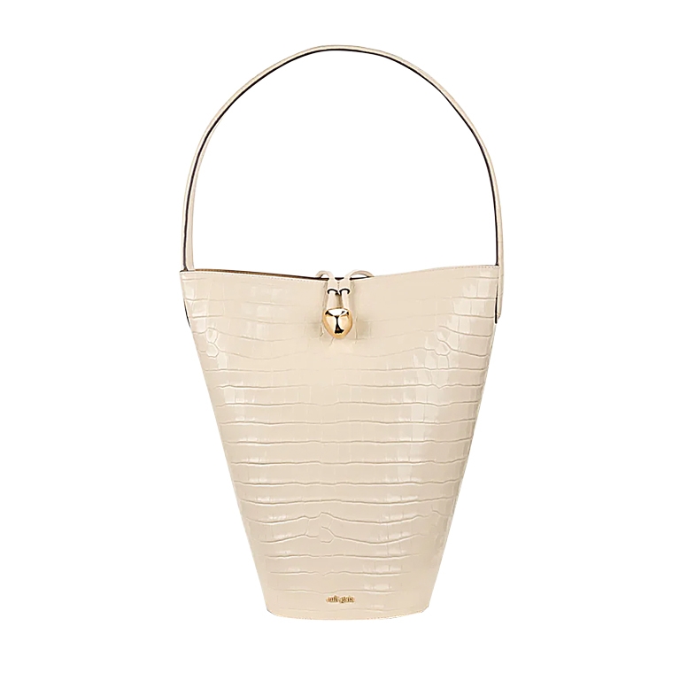 Oversized Tote Bags Are the New It Girl Accessory - FASHION Magazine