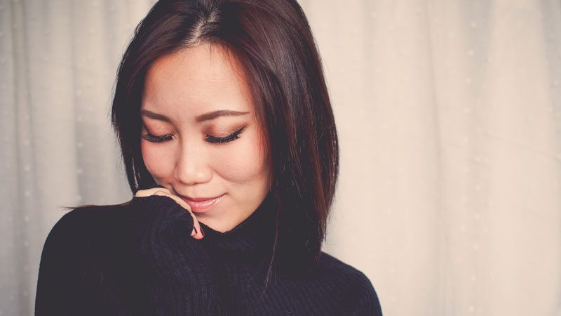 Holiday makeup tutorial: Here's how to get the dramatic lashes of your ...