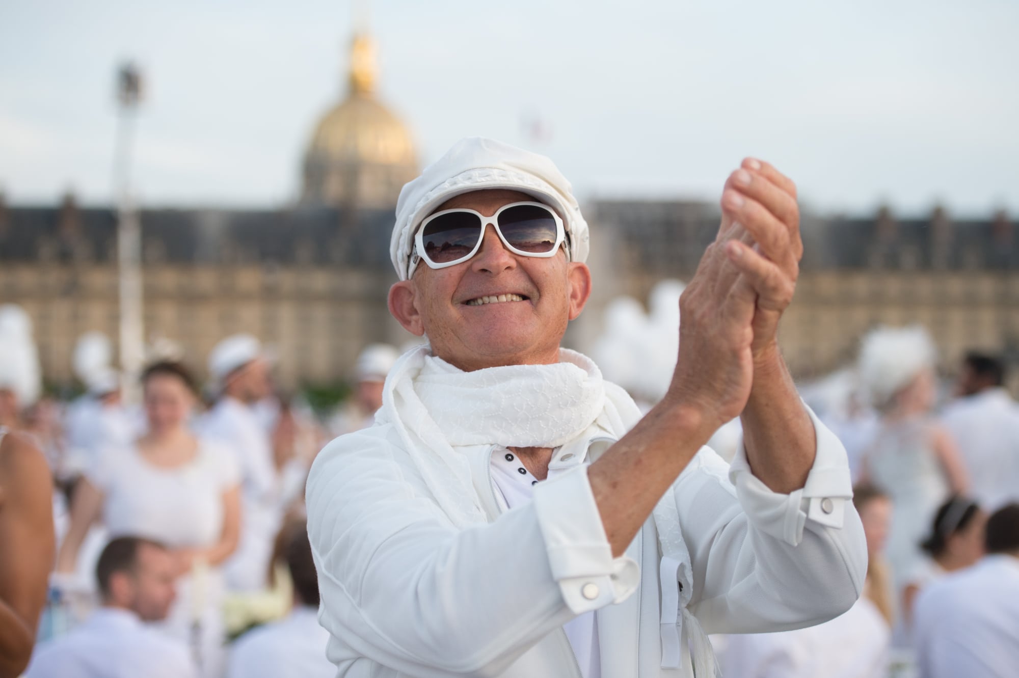 Inside Diner en Blanc: The Secret Parisian Dinner Party With 20,000 ...