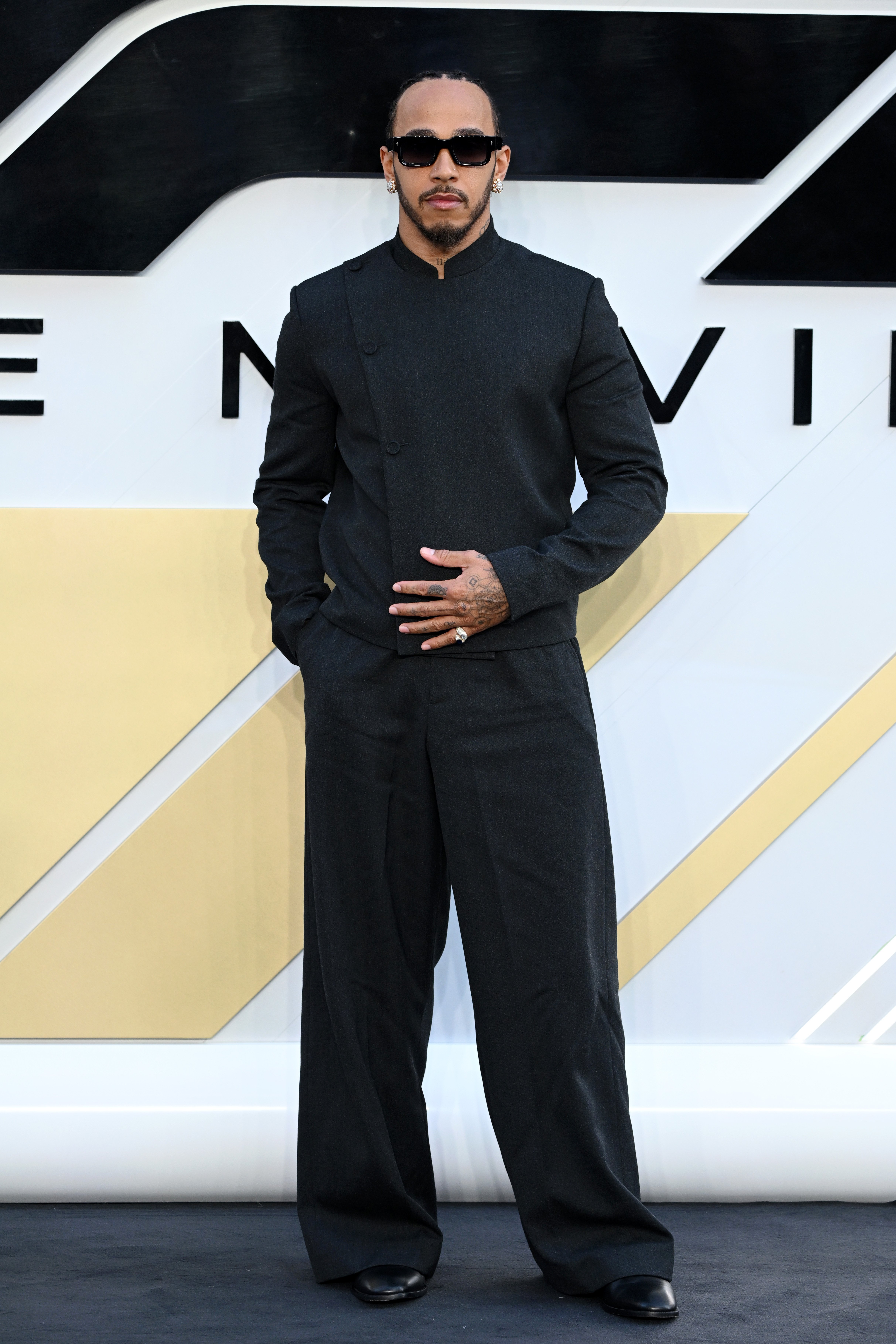 Of Course Lewis Hamilton’s New Helmet Is a Style Statement - FASHION ...