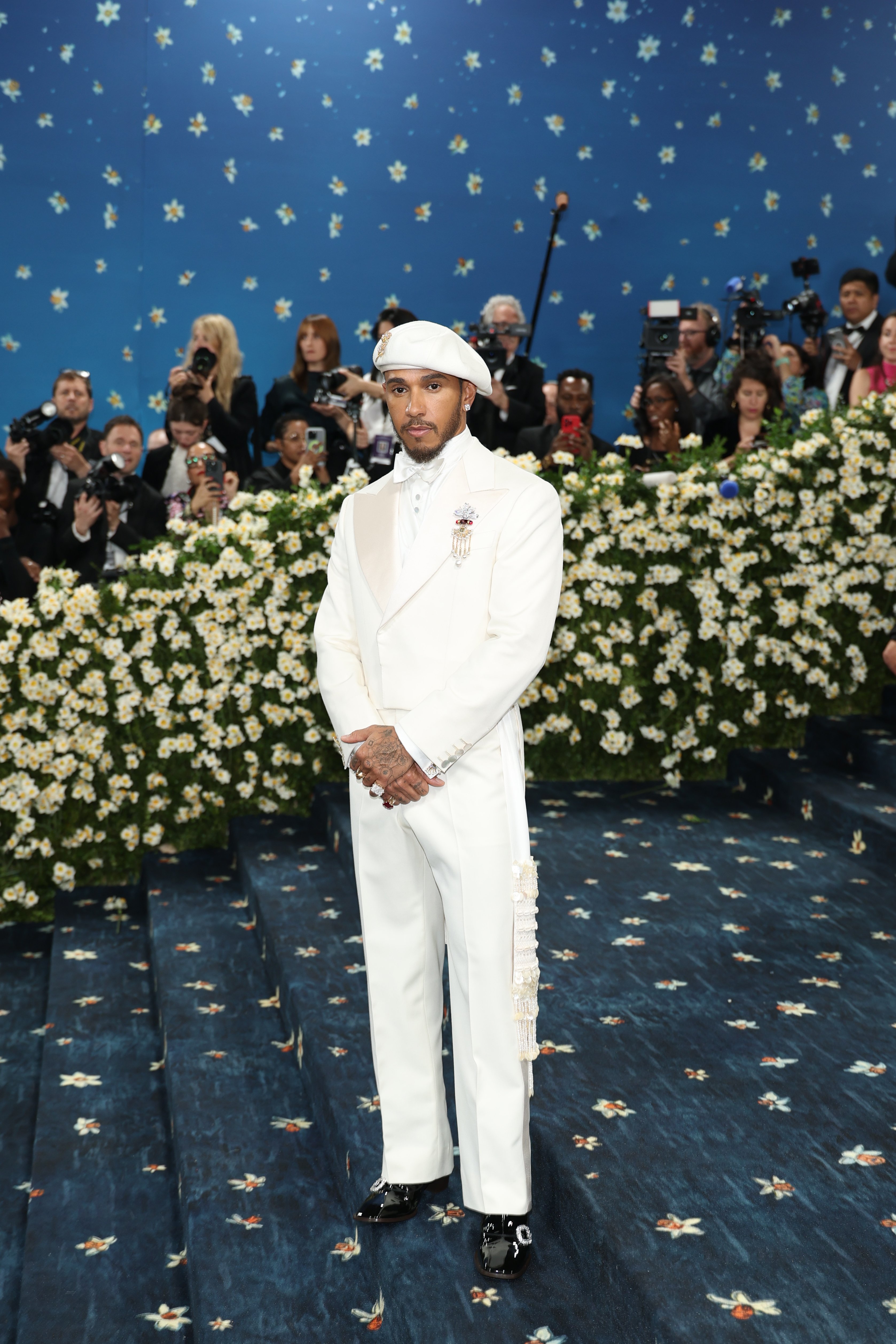 Of Course Lewis Hamilton’s New Helmet Is a Style Statement - FASHION ...